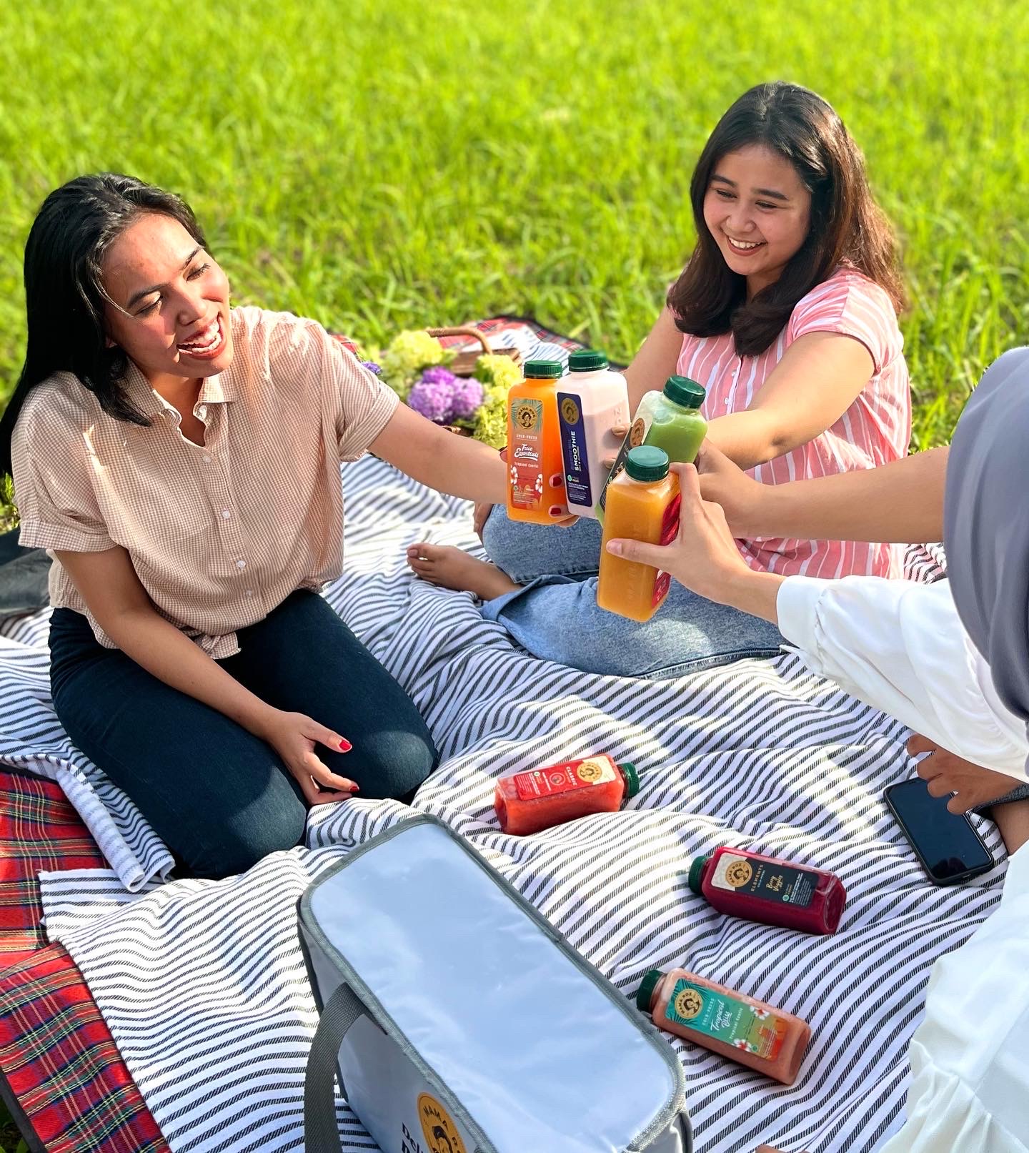 Work With Us - Mama Roz Cold Press Juice